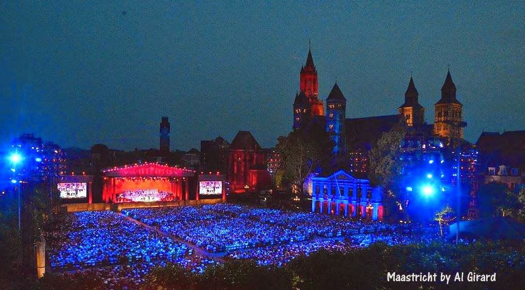 ANDRE RIEU FAN SITE THE HARMONY PARLOR: Rieu Creates Swaying At a ...