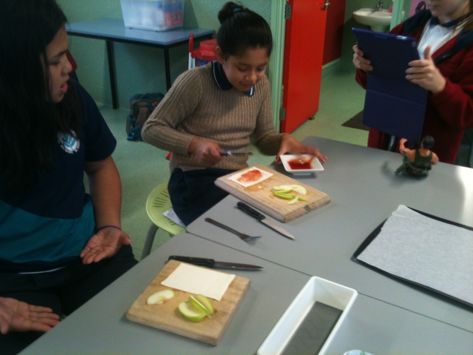 Room 1, Henderson North School: Year 6s visit Henderson Intermediate School