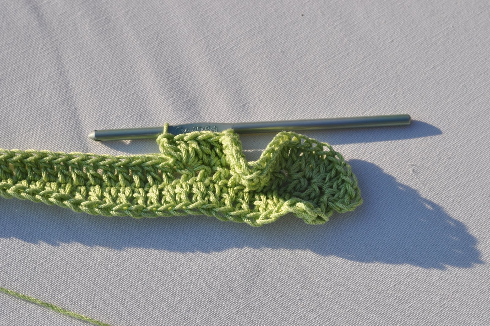 Aesthetic Nest: Crochet: Spring Frills Scarf (Tutorial)