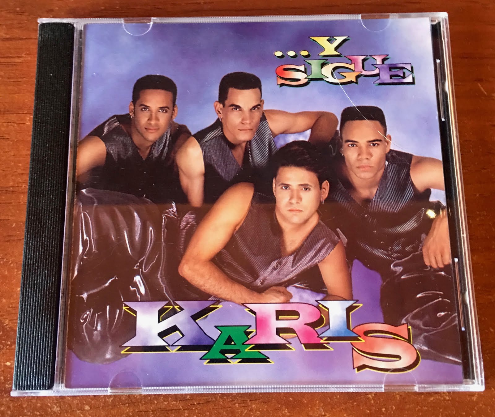 La Vaca Musical 🐄📀 🎼: Karis - 1996 ...Y Sigue Karis (EMD Music)