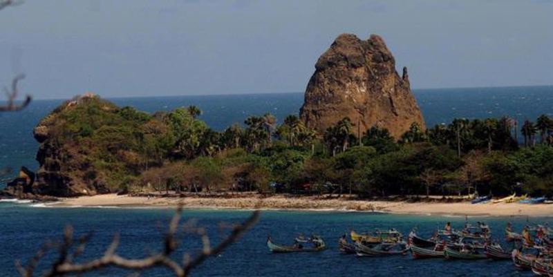 Pantai Watu Ulo Jember ~ Explore Wisata dan Sharing