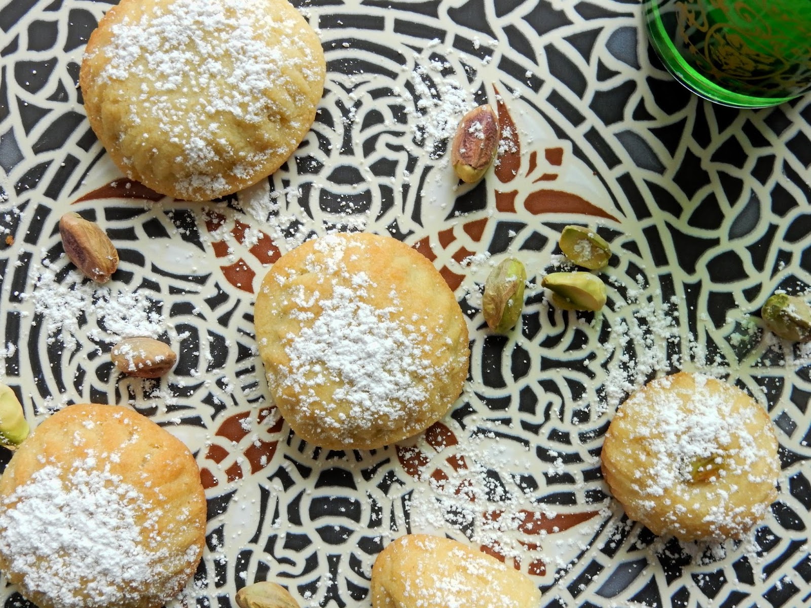 LisaCuisine: Mamoul mit Datteln und Pistazien