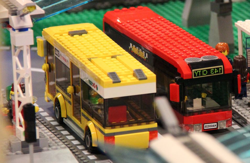 DeToyz: Lego 60026 Town Square