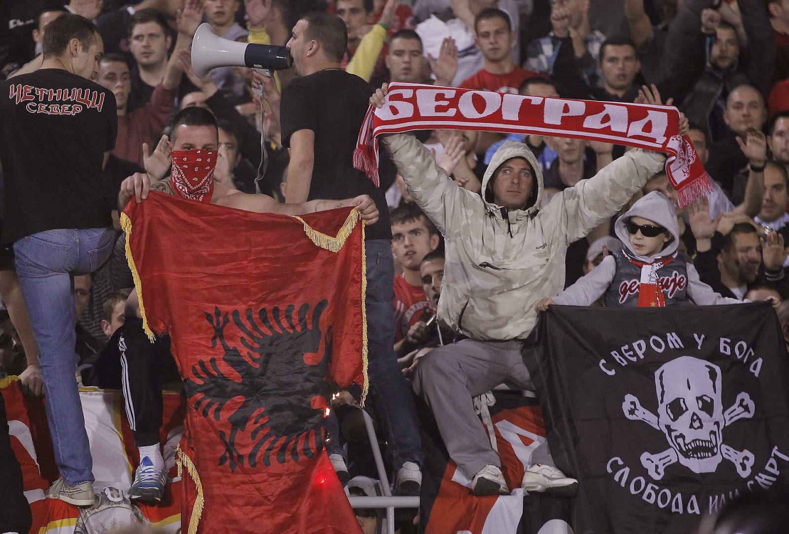 Derbi u Beogradu: Zapaljena albanska zastava | BH vjesnik