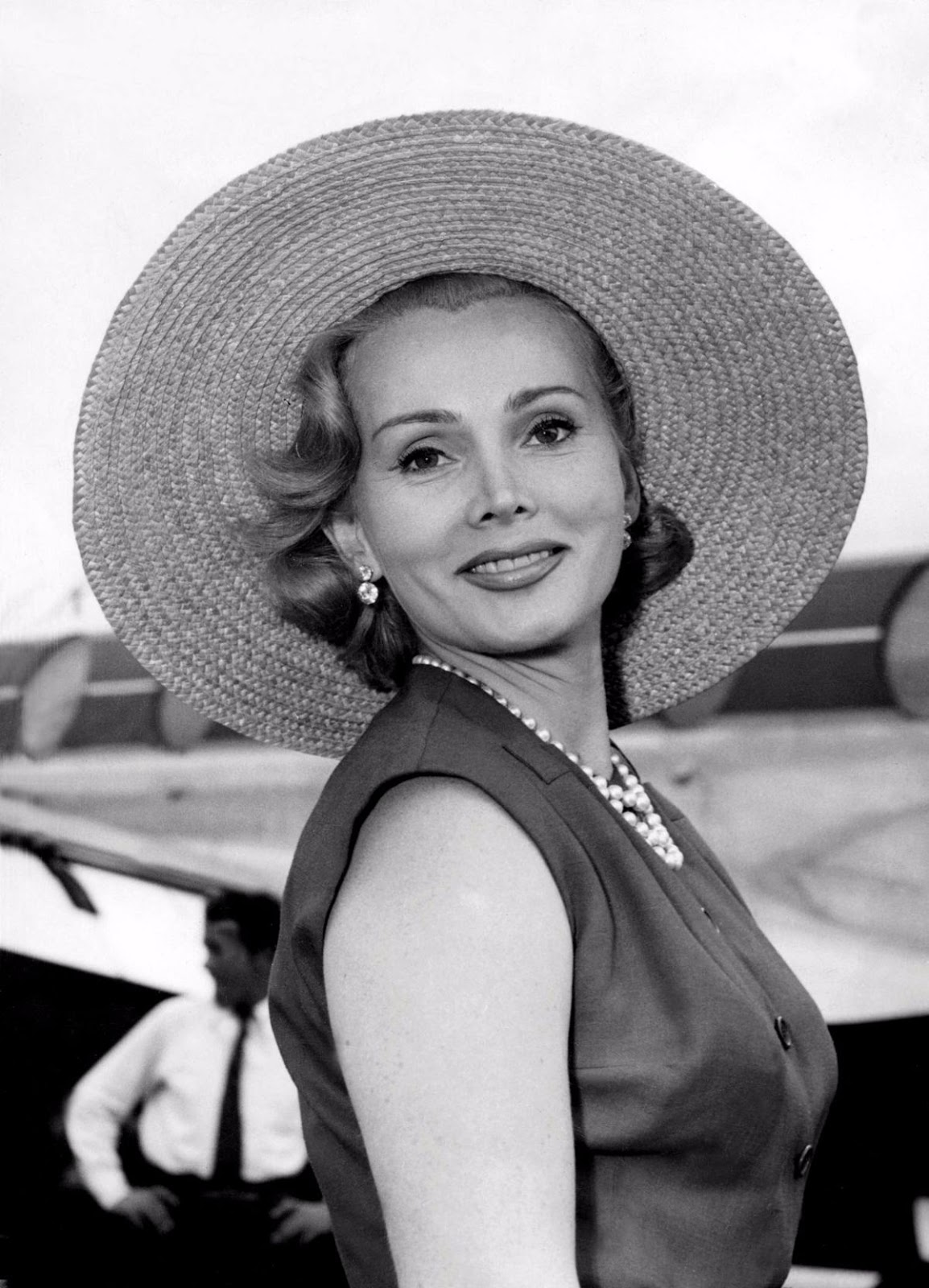 Goodbye Zsa Zsa Gabor! Here Are 30 Beautiful Black and White Photos of ...