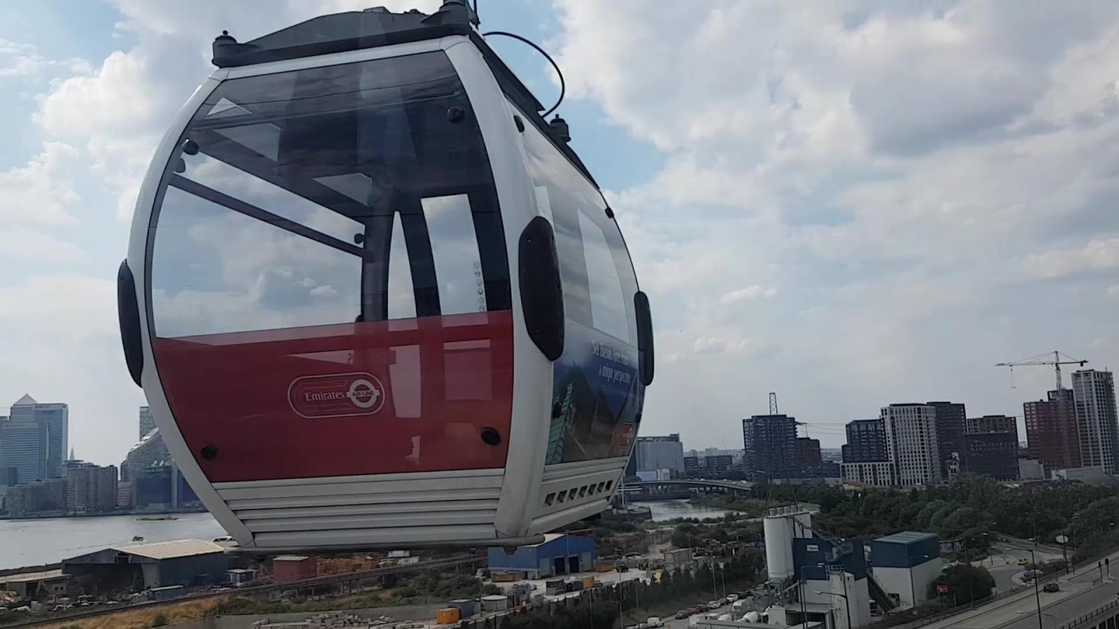 LONDON CABLE CAR CROSSING THE RIVER THAMES EMIRATES AIRLINE GREENWICH ...