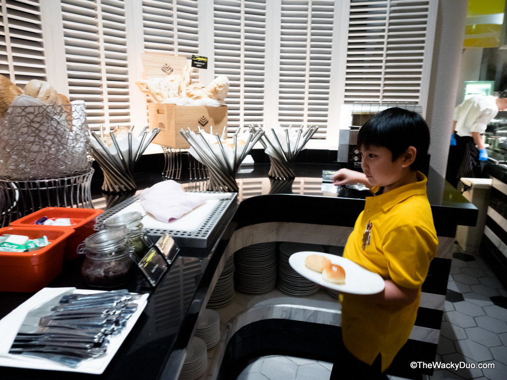 Holiday Inn @ Singapore Atrium : Christmas Buffet + Giveaway ...