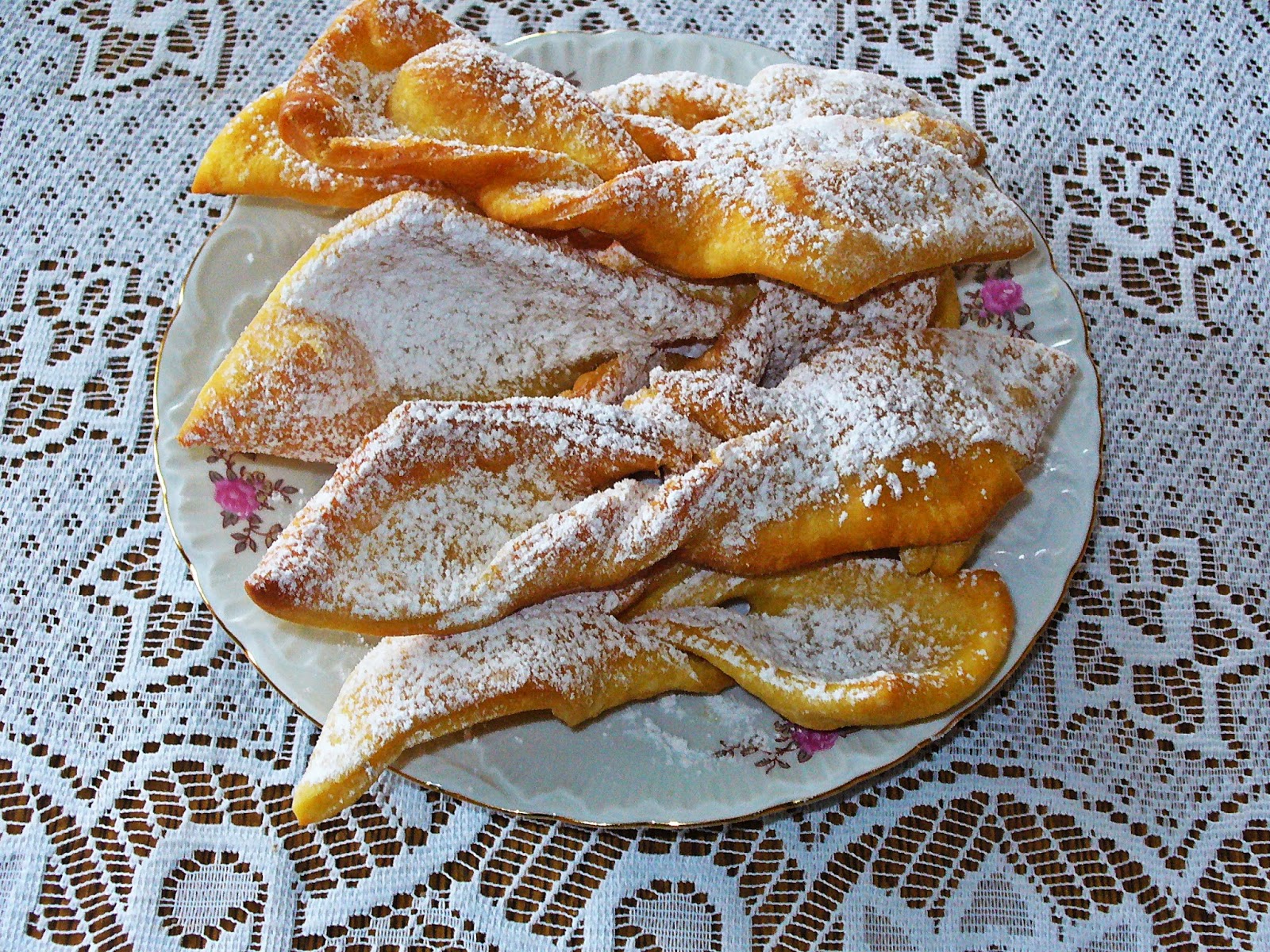 Przepisy i porady kulinarne: Faworki ( chrust ) na karnawał.