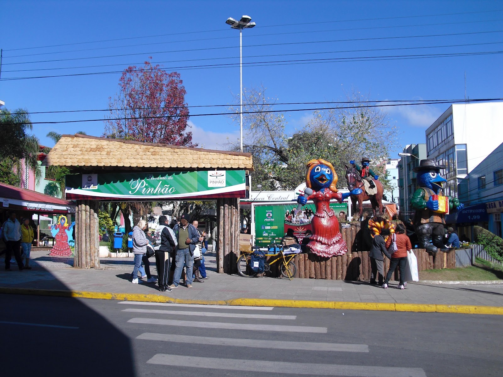 Blog da Cris Weck: XXIV Festa Nacional do Pinhão em Lages SC e 90 anos ...