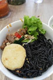 Bakso Mie Hitam: Ada aroma khas cumi-cuminya | Bakso Guide