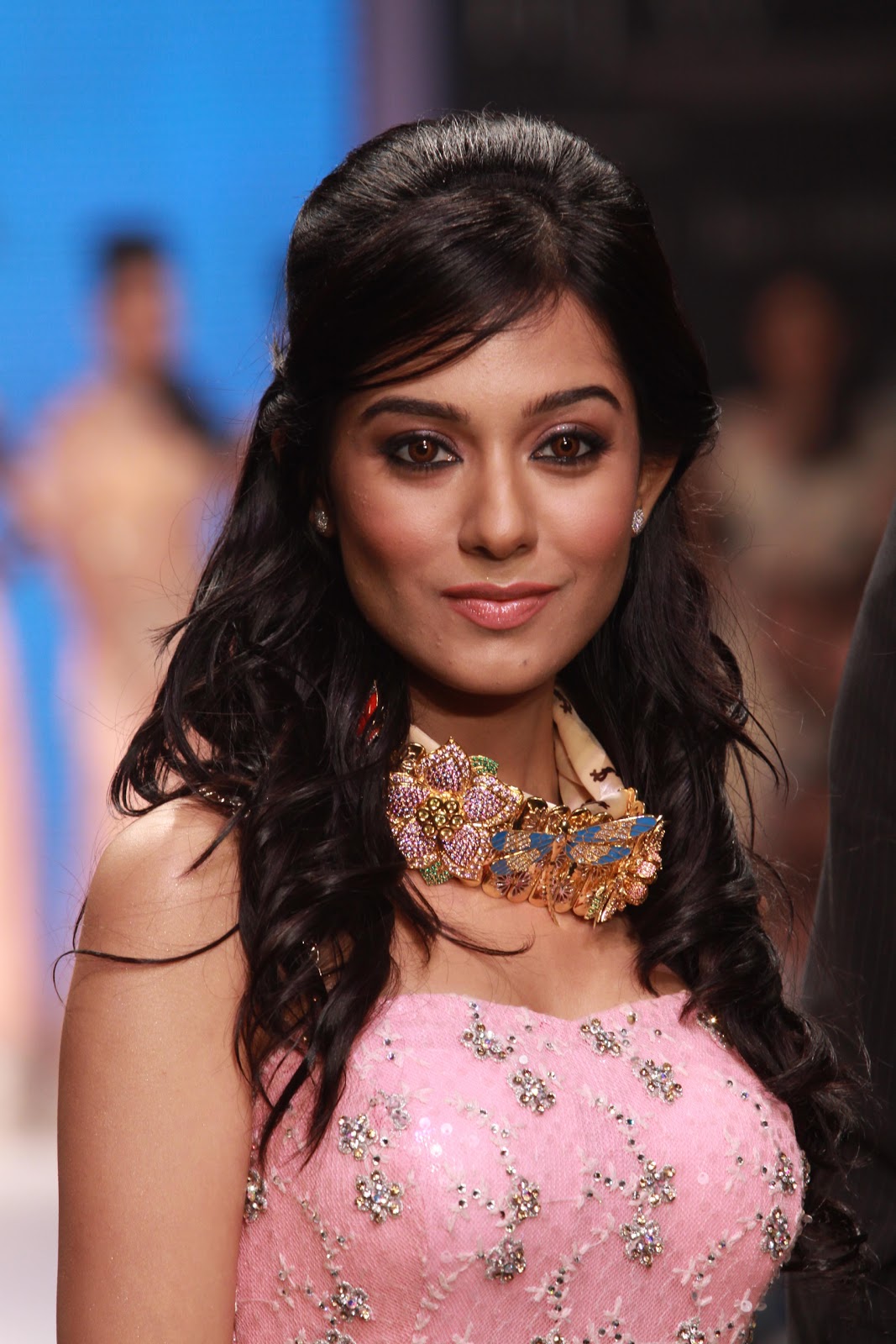 Agni CZ Gold Jewels: Amrita Rao Brand Ambassador Agni Jewels