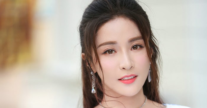 China Entertainment News: Street shots of Gong Mi