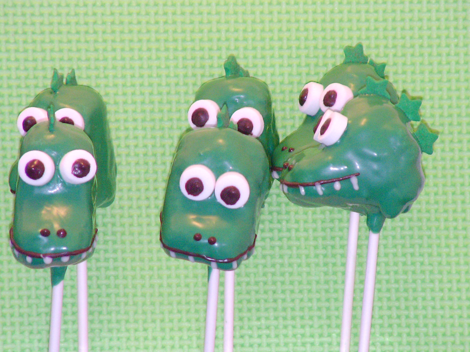 Sweet Tooth Cake Pops: Dragon Cake Pops