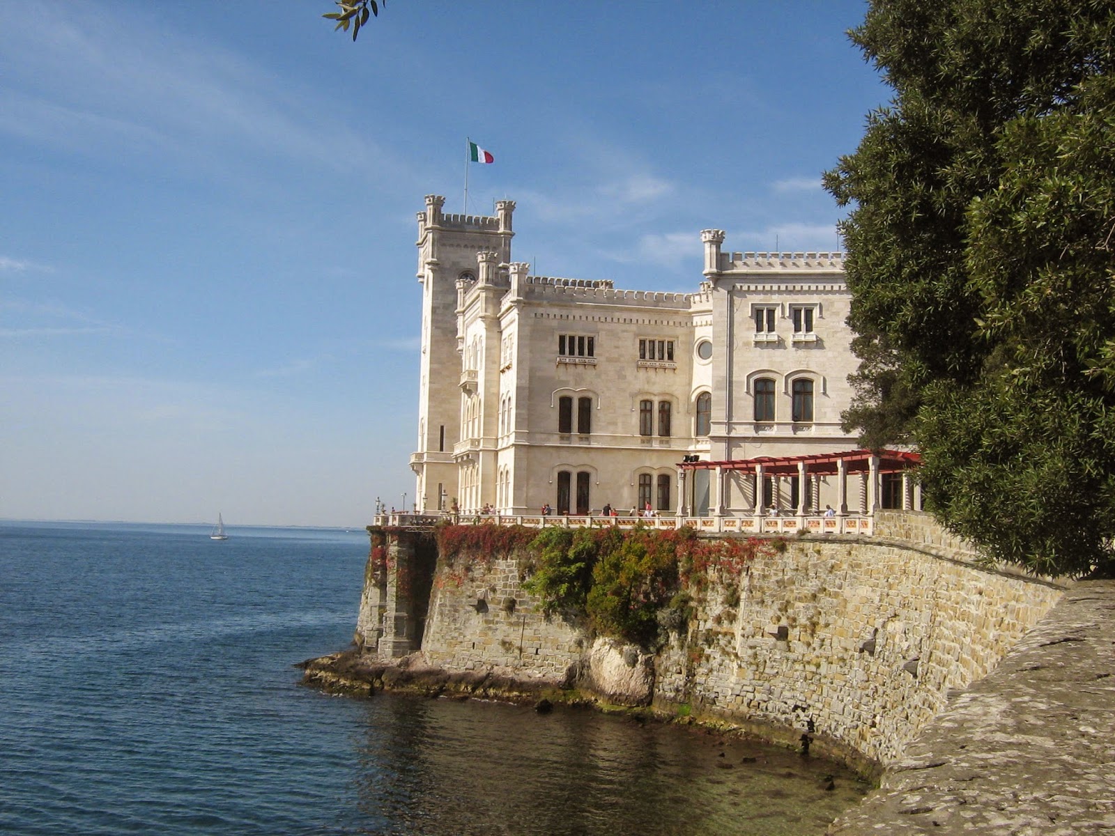 Trst - Grad Miramare ter Devinski Grad - Lucina potepanja