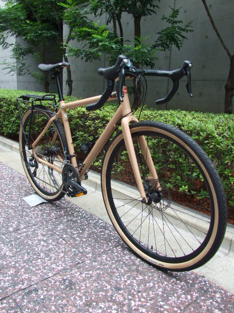 avelo Bicycle shop | アヴェロ バイシクル ショップ 浦和: Charge Bikes PLUG 3 × ...