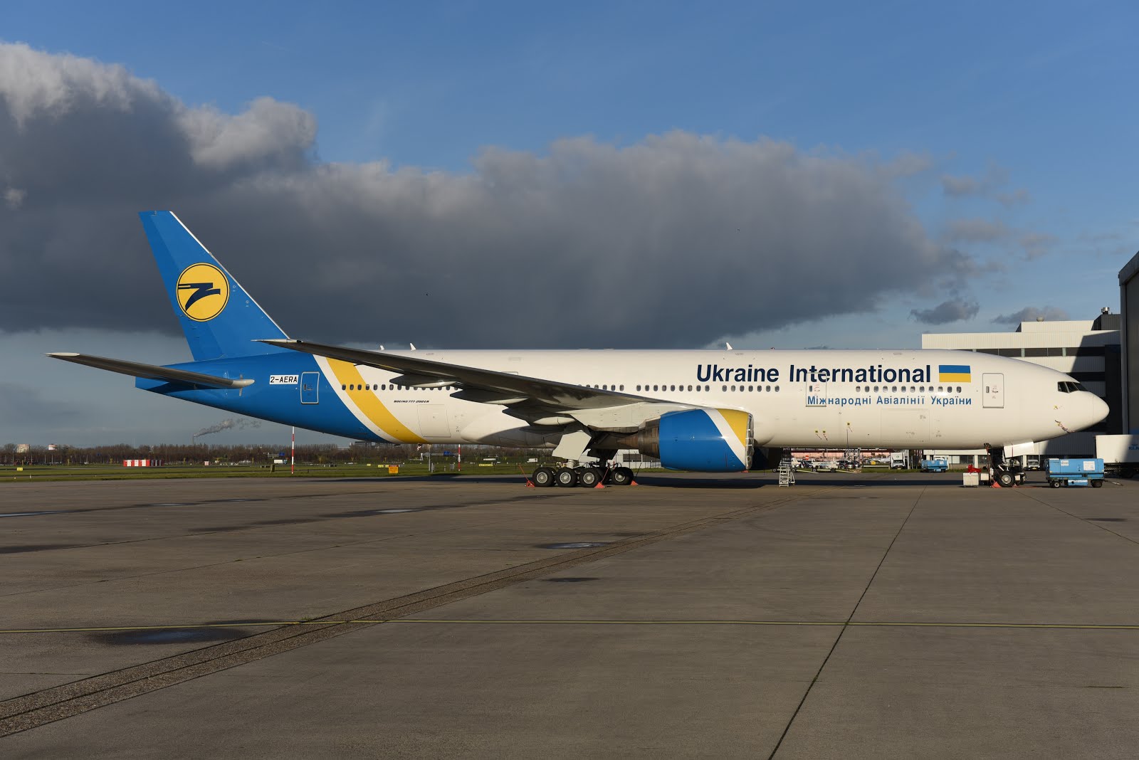 Flyingphotos Magazine News: UKRAINE INTERNATIONAL, First B777-200ER - 2 ...