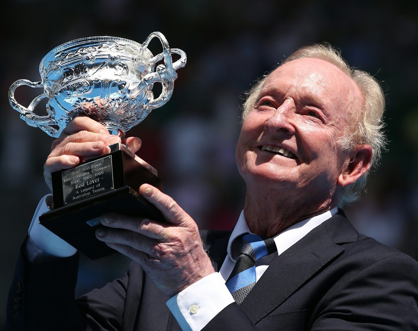 Tenis al Máximo: ROD LAVER TENDRÁ SU PROPIA ESCULTURA EN AO