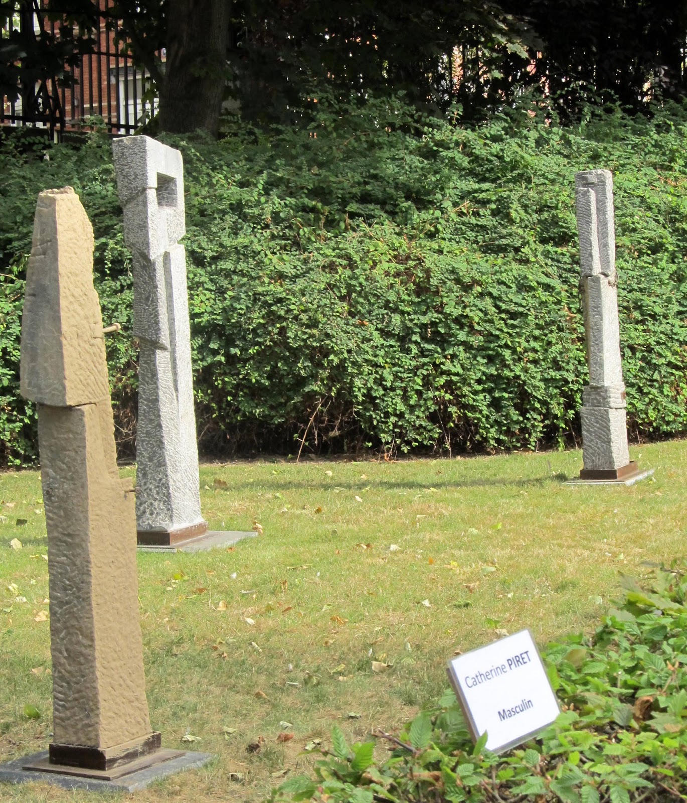 KIEKEBOE van de KIEKJESDIEVEN: Catherine PIRET: 2 femmes et un homme