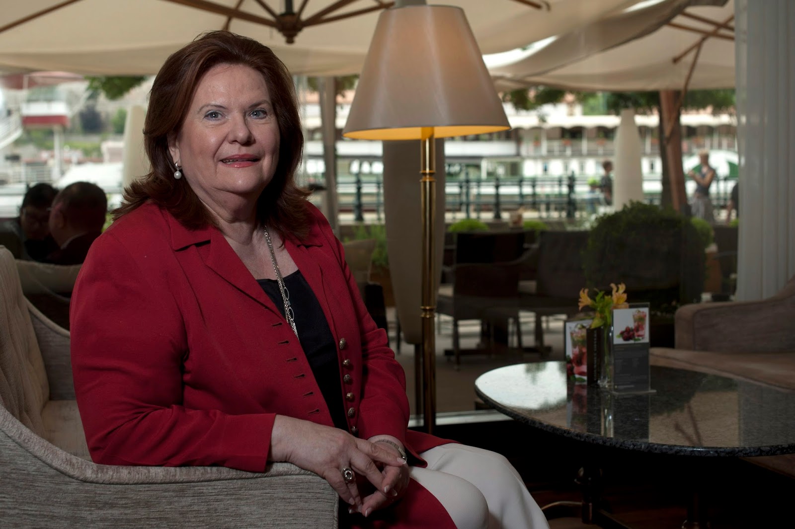 El Mirador Nocturno: Eva Marton