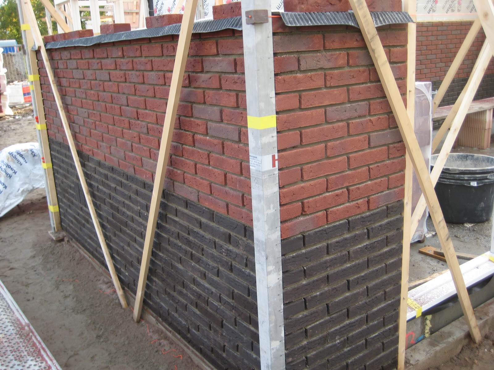 Project Tussen de houtwallen Hooglanderveen: Start metselen gevelstenen