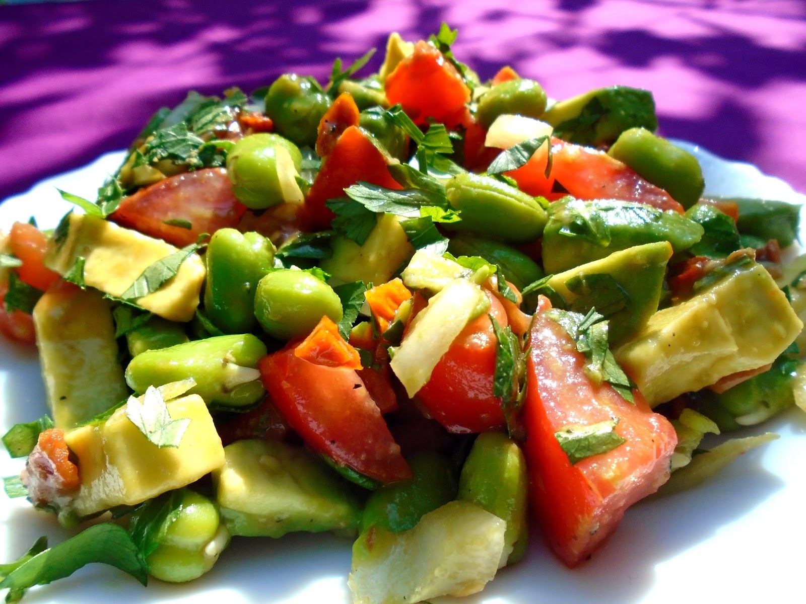 VeganArt: Salata od boba i avokada / Broad beans and avocado salad