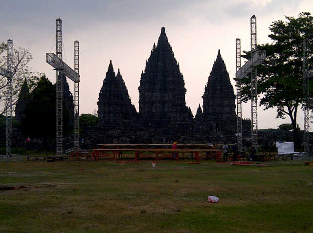 Opera Van Java Live show Candi Prambanan