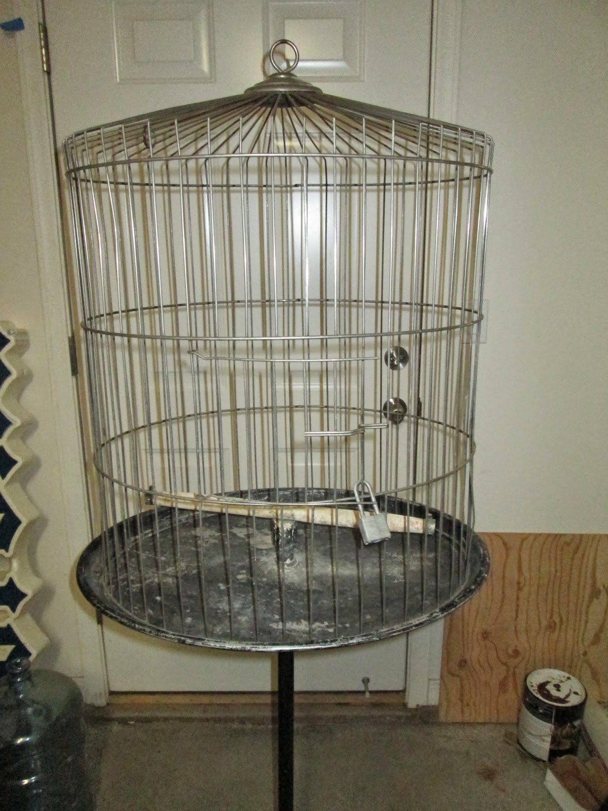 "Hendryx" Hoarder: Another wonderful Hendryx parrot cage