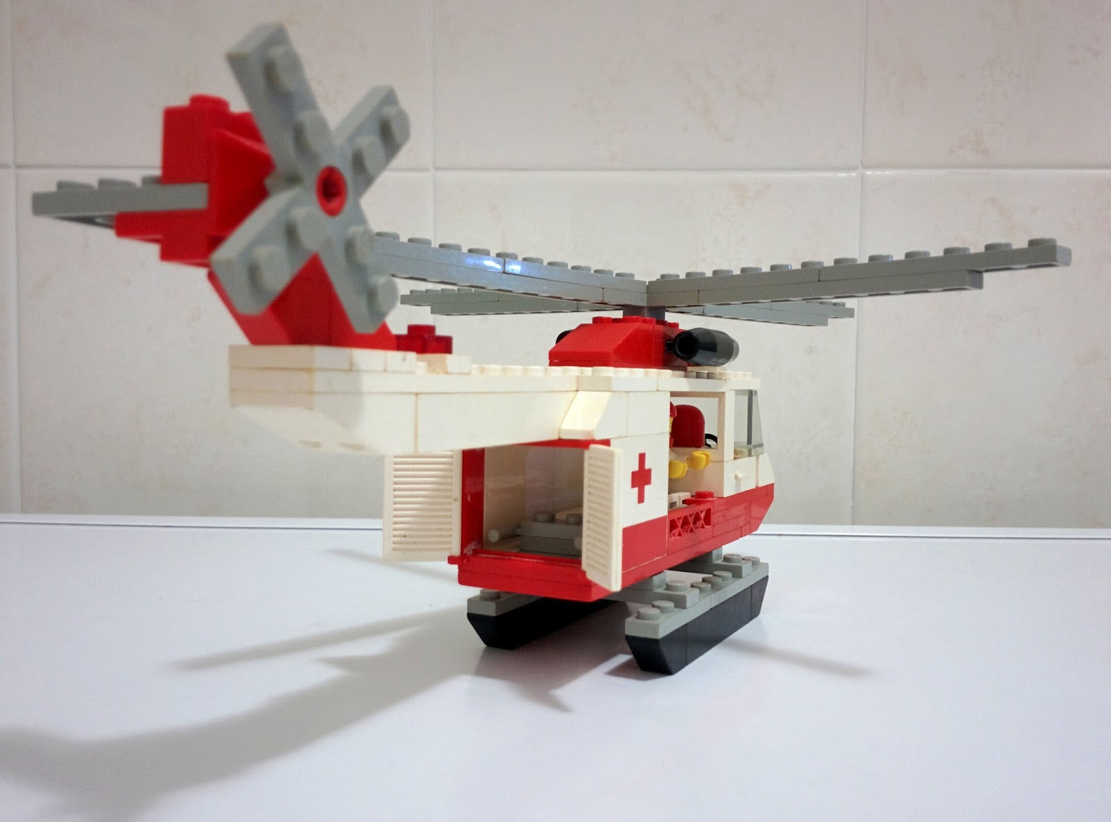 lowcuras: LEGO set 6691 elicottero Croce Rossa - Red Cross helicopter