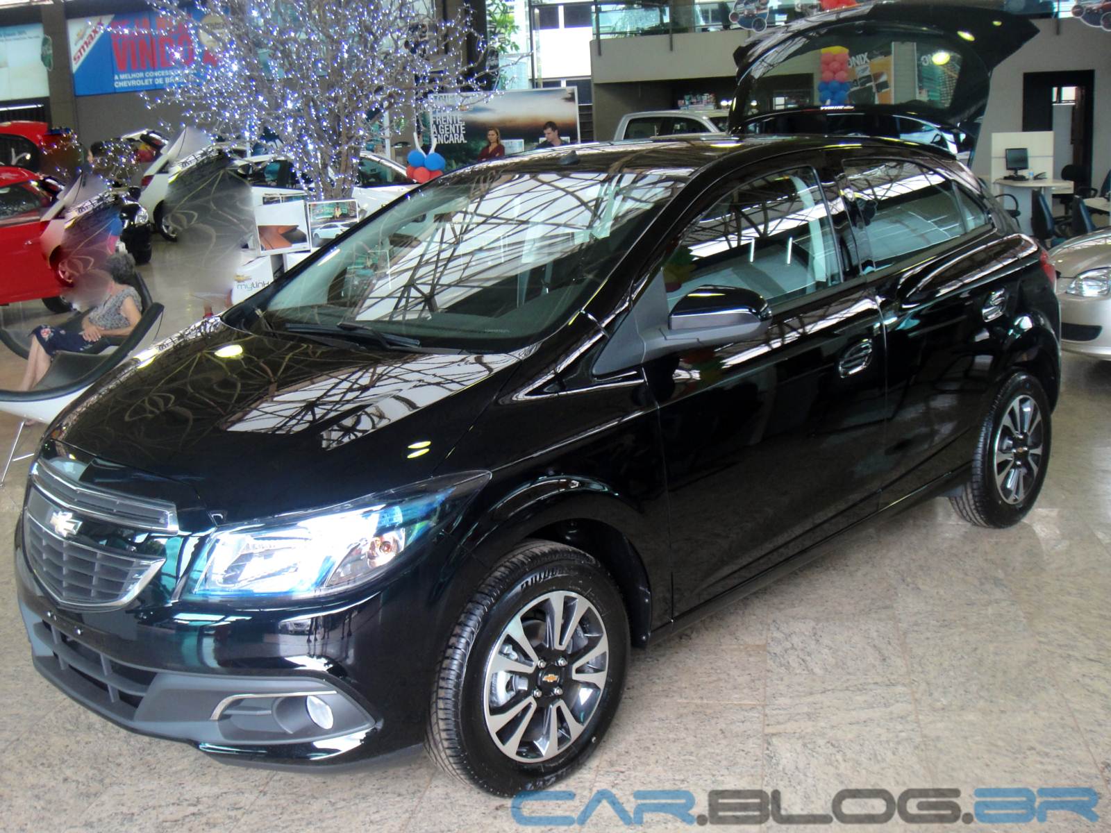 Onix LTZ Preto - fotos do interior e externas