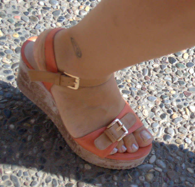 candid turkish girls feet: sweety turkish lady candid feet and face