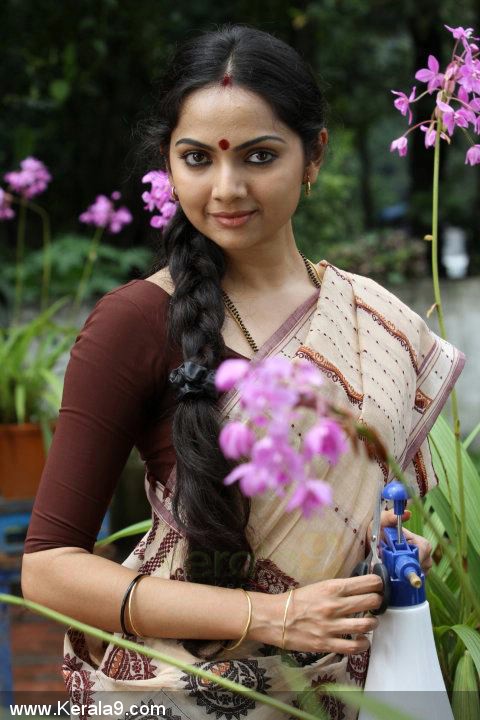 .: samvrutha sunil new photos in saree
