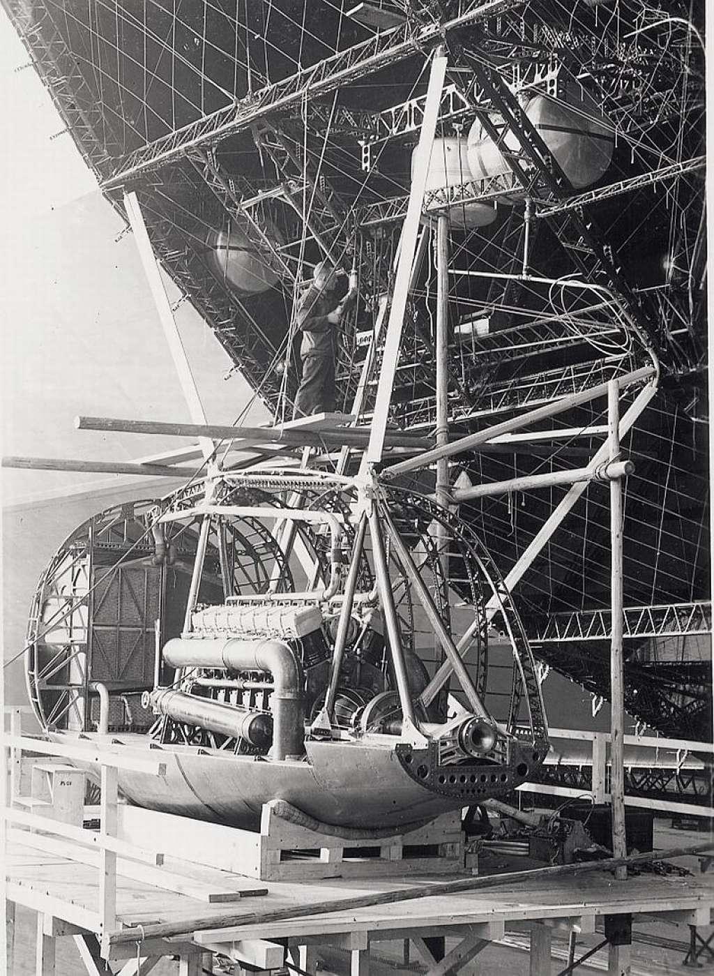 HISTORY - Traveling with airliner LZ 129 HINDENBURG was the most ...