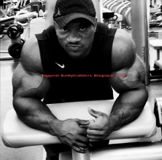 biggest body builders: biggest bodybuilder Dexter Jackson