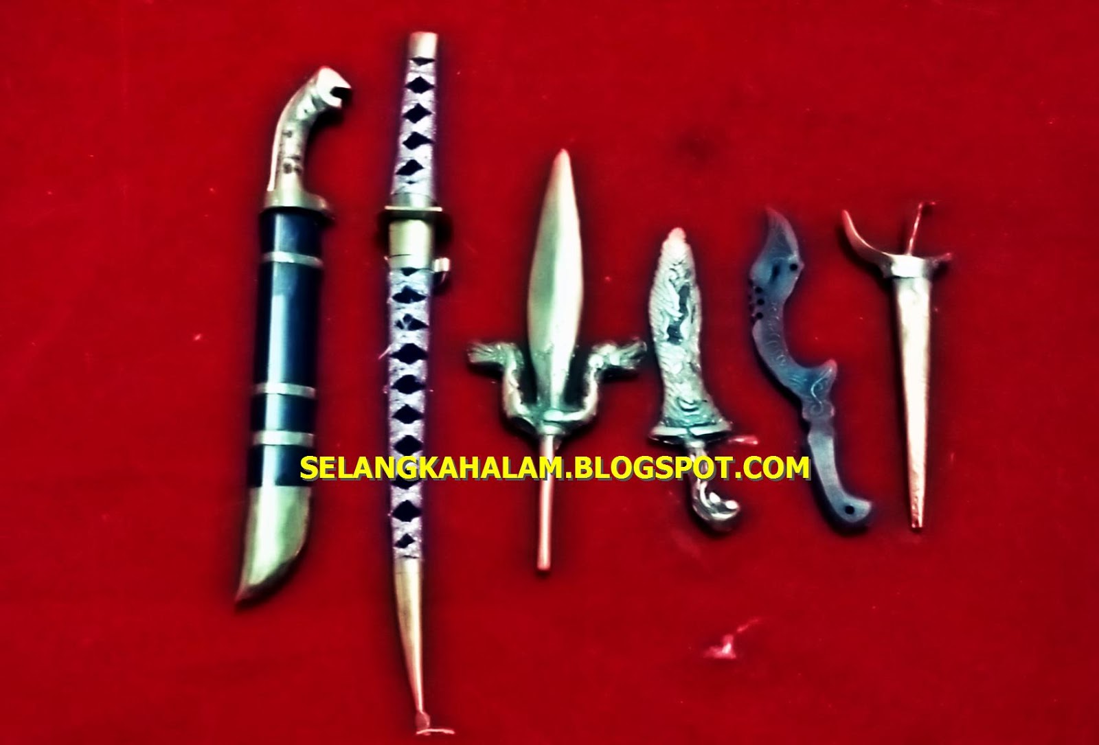 SELANGKAH KE ALAM MISTIK: SET SENJATA AZIMAT MISTIK 6