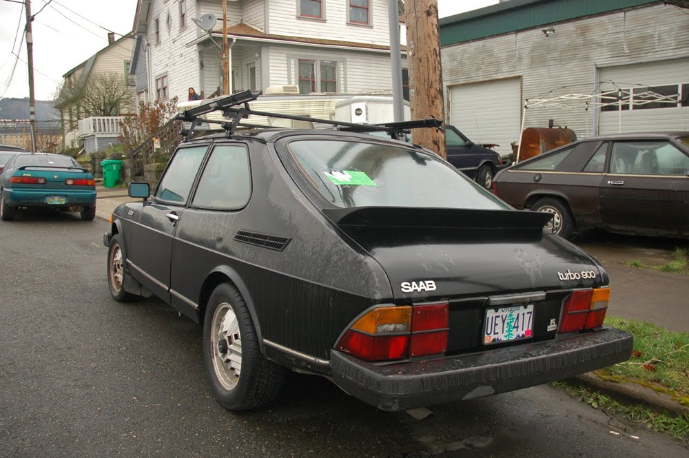 OLD PARKED CARS.: 1980 Saab 900 Turbo 5 Speed Combi Coupe.