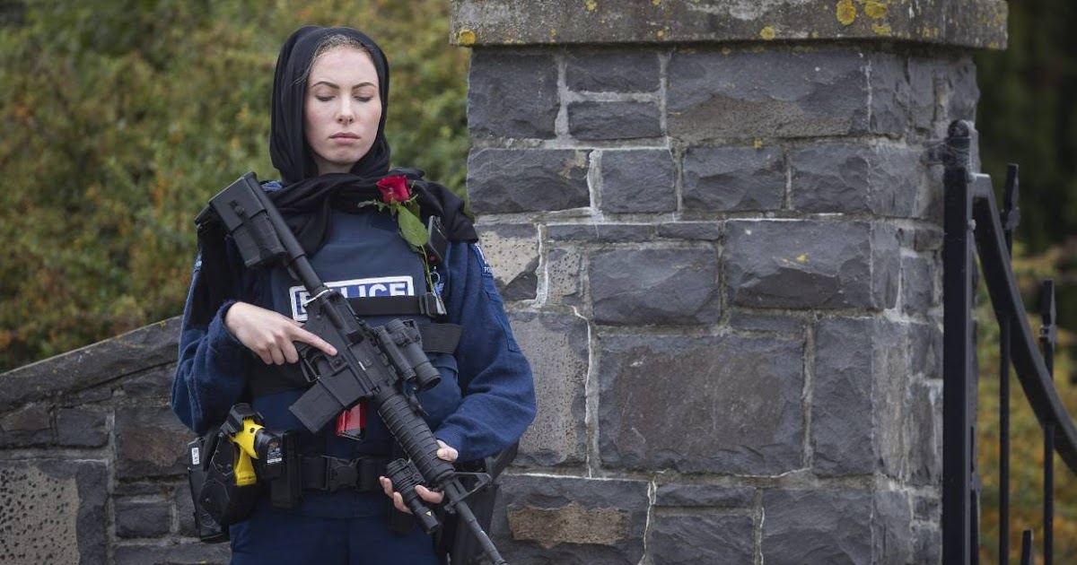 Tamerlane's Thoughts: New Zealand police officer standing guard