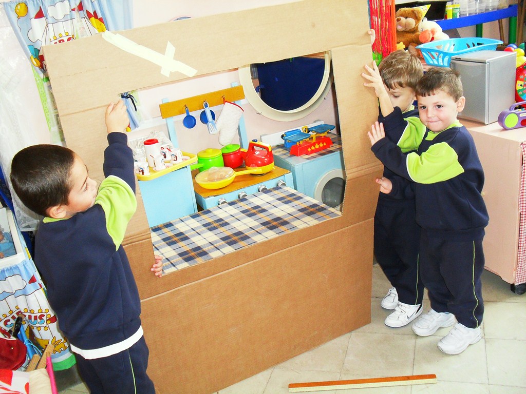 MsAnneBonnici: Constructing props for role play