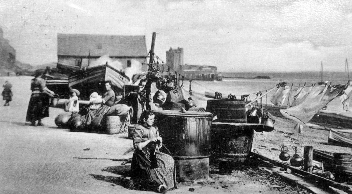 Tour Scotland: Old Photograph Fishwives Broughty Ferry Scotland
