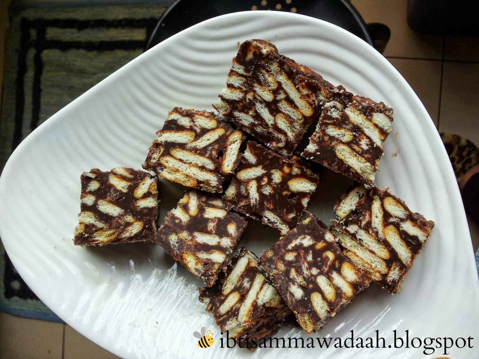 SETITIS EMBUN QASEH: KEK BATIK CHEESE YANG CRUNCHY FAVORITE KAMI!!!