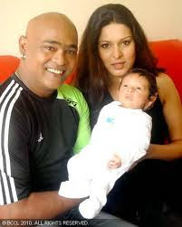 Vinod Kambli with wife Andrea Hewitt and son. | Cricket players with ...