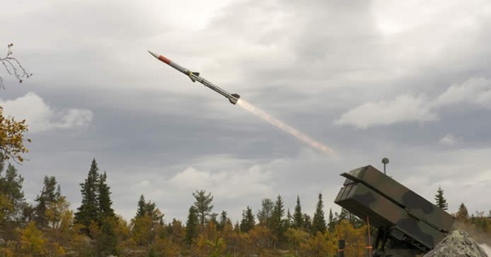 MILITARY TECHNOLOGY: Dubai Airshow 2015: Raytheon's AMRAAM-ER Enhances ...