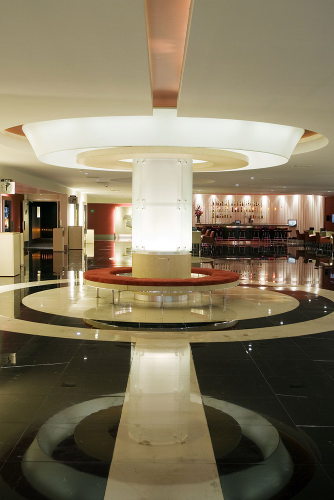 podio: Cinemex Platino por ART Arquitectos