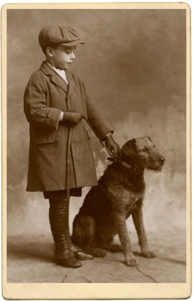 20 Fascinating Vintage Photographs of Dogs and Their Owners in London ...
