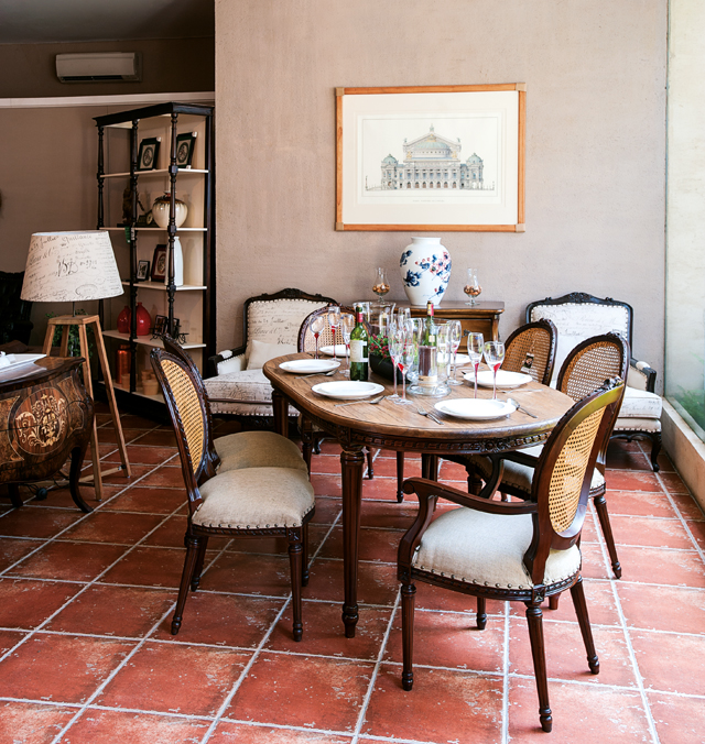 Exotic Dining Room With Oriental Concept - Home Decors | HomeDecors