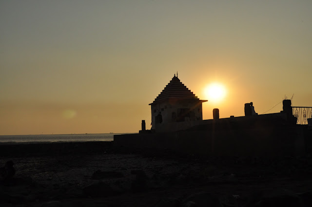 Tourist Places in India: Dumas Beach Surat Haunted Mystery