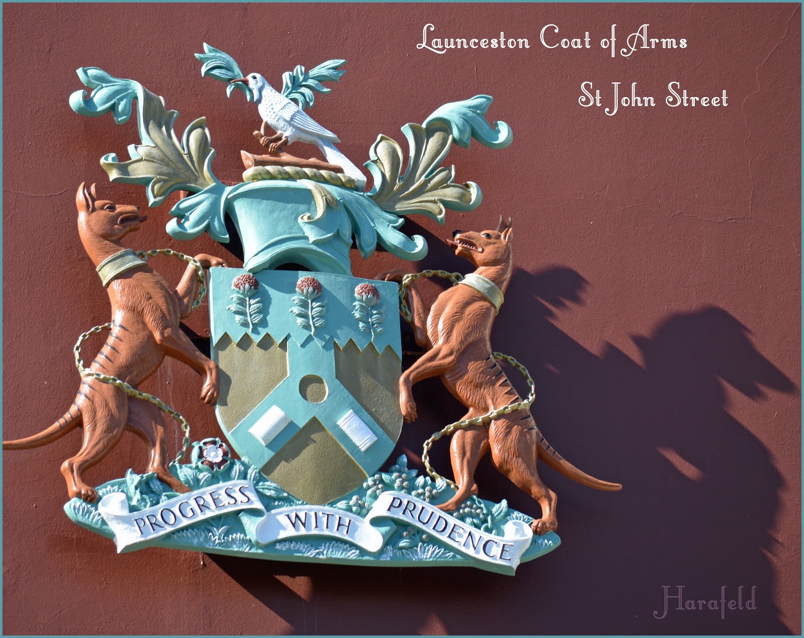 Look Around Launceston: LAUNCESTON COAT OF ARMS