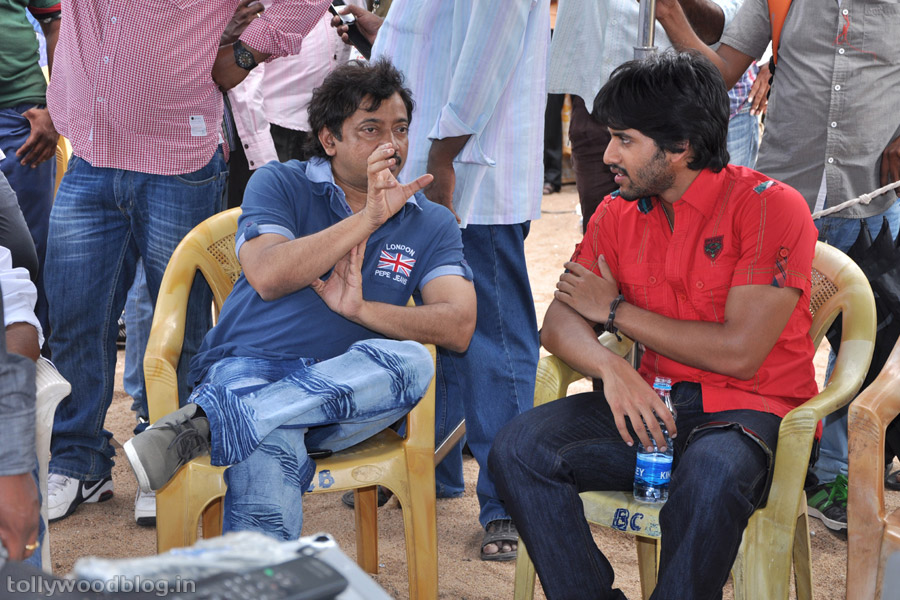 Bezawada Movie Working Stills Photos Gallery