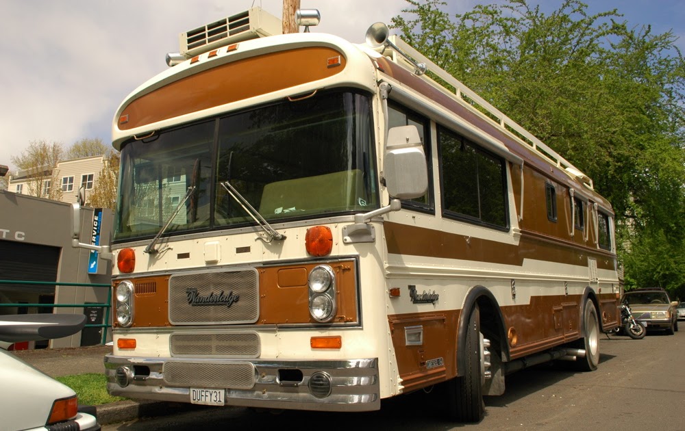 OLD PARKED CARS.: 1983 Blue Bird Wanderlodge.