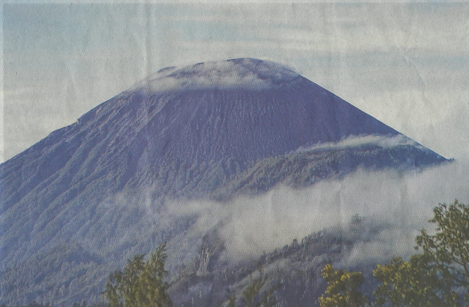 Pro Demokrasi dan Anti Korupsi Indonesia: PUNCAK GUNUNG SEMERU, DI JAWA ...