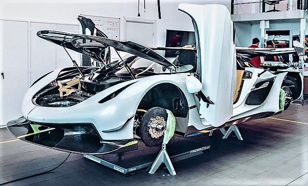 Así se fabrica el Koenigsegg Jesko (video) - Monkey Motor